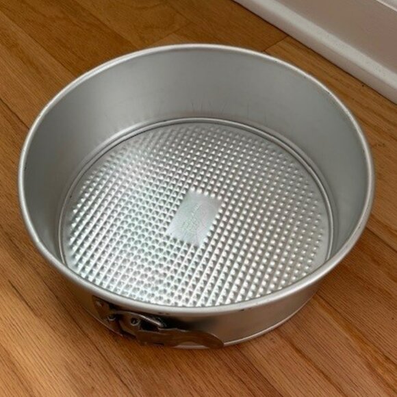 Wilton | Kitchen | Wilton 9 Springform Pan Excellent Condition | Poshmark